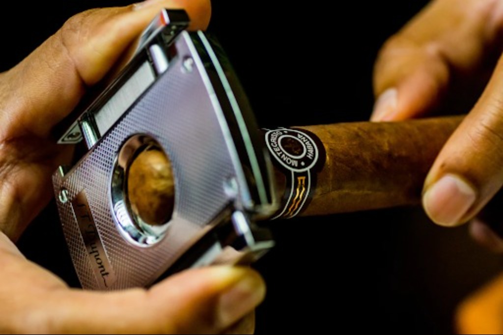 The Essential Cigar Etiquette Guide for Connoisseurs | Havana House